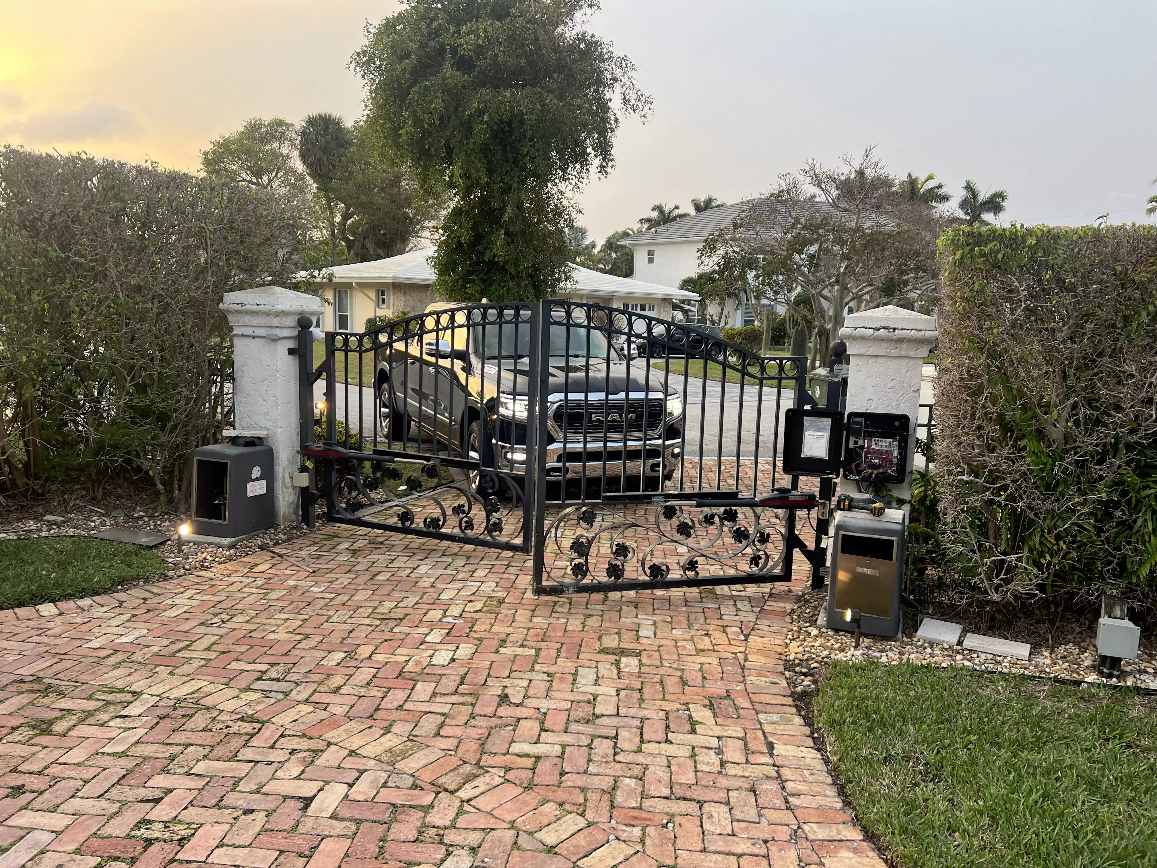 Automatic Gate Repair in Miami, FL - Gate Motor, Chain and Opener ...